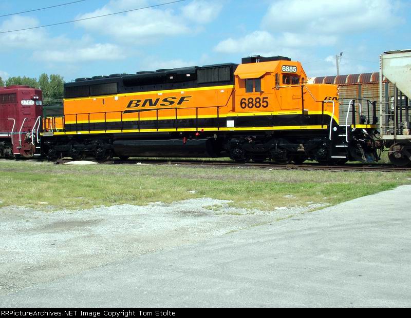 BNSF 6885